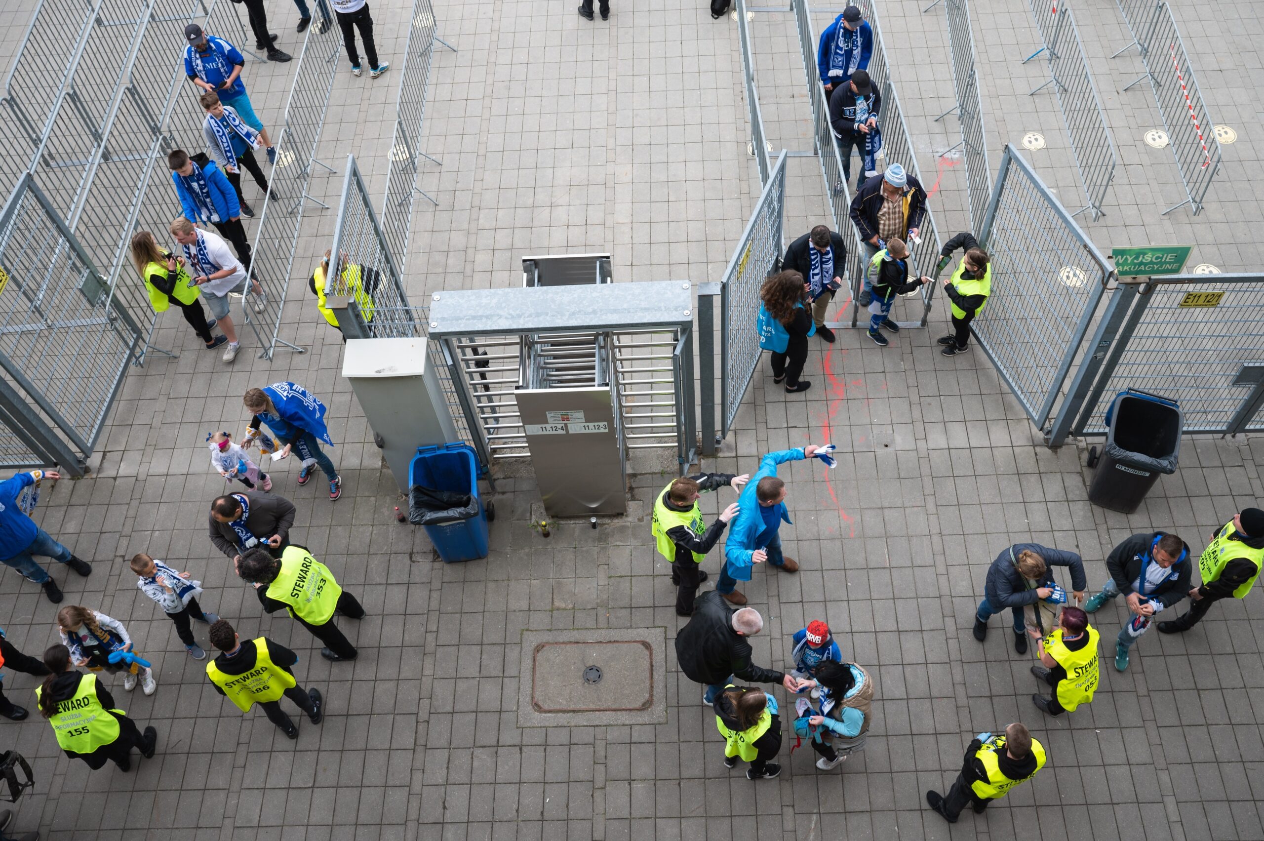 Brooklyn Man Balances Refrigerator Viral Dailydispatch